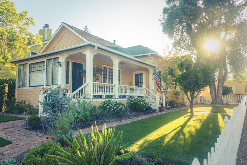 Are Older Homes Built Better? Your Guide to Buying an Old House - Bin ...